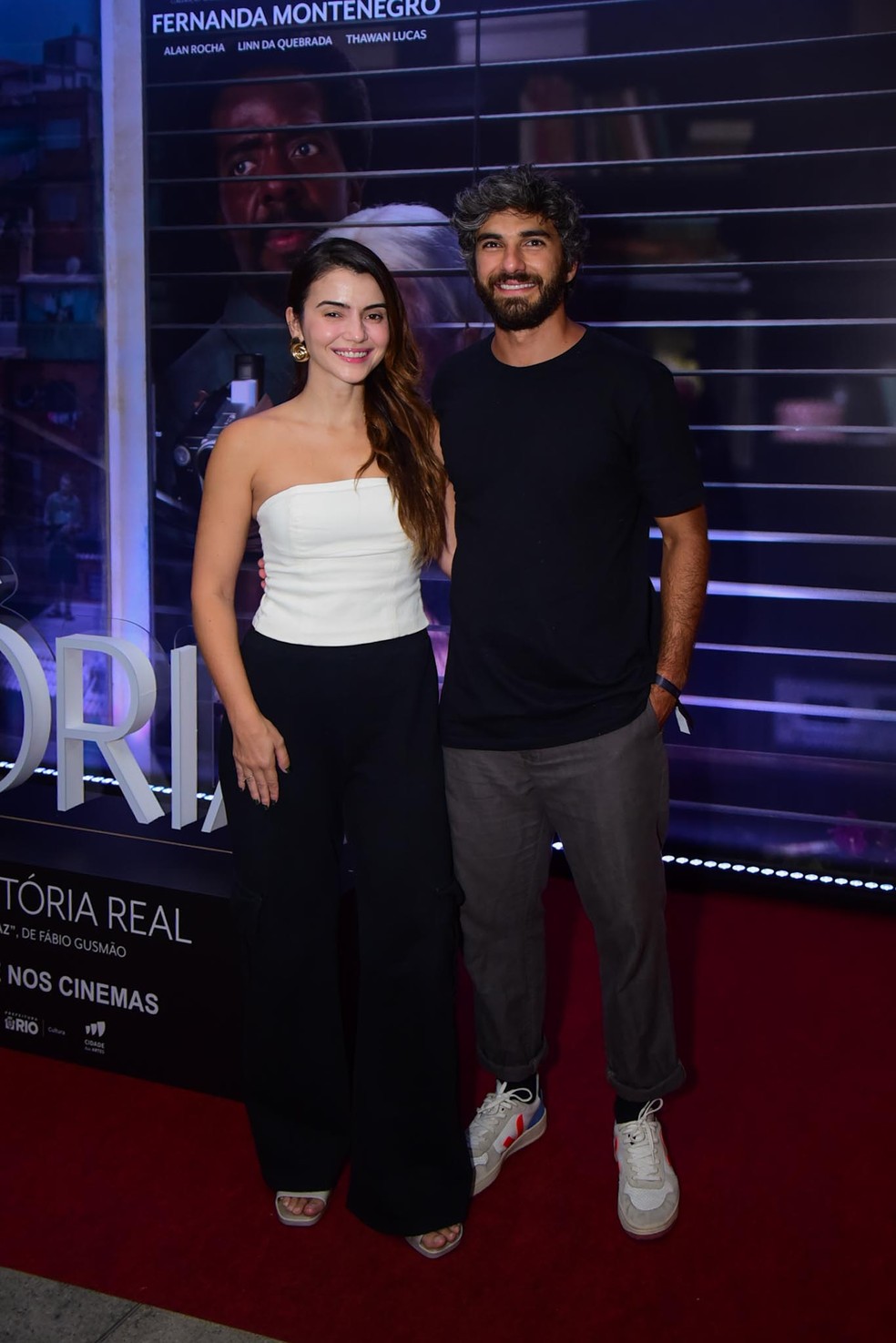 Hugo Moura faz rara aparição com namorada na pré-estreia de 'Vitória ...