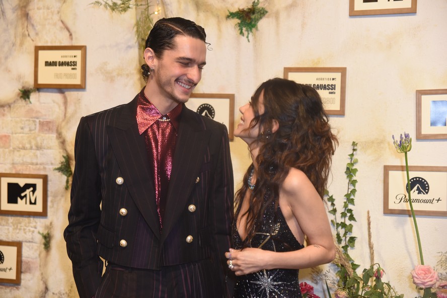 Conheça Jullio Reis, noivo de Manu Gavassi e pai do primeiro filho da ...