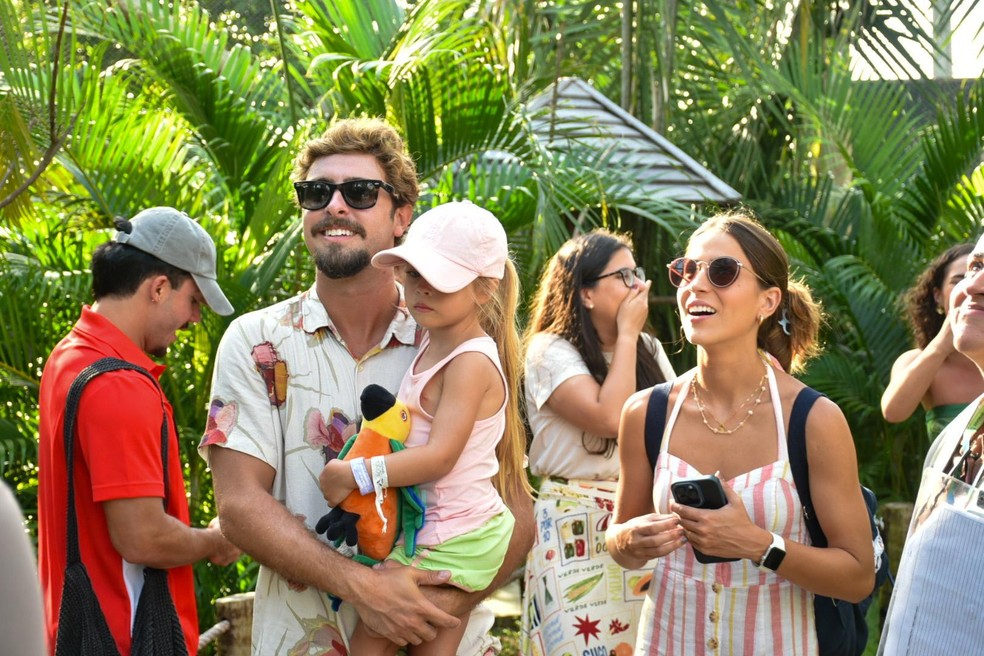 Eike Duarte se diverte com família em Parque Arvorar; fotos