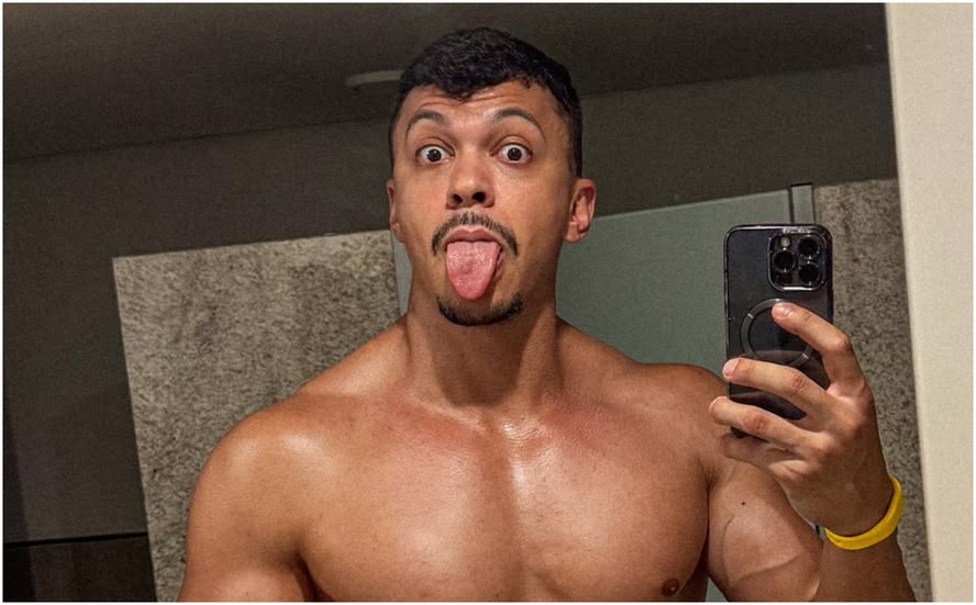 Júlio Cocielo mostra músculos e compara crescimento em 10 anos; veja ...