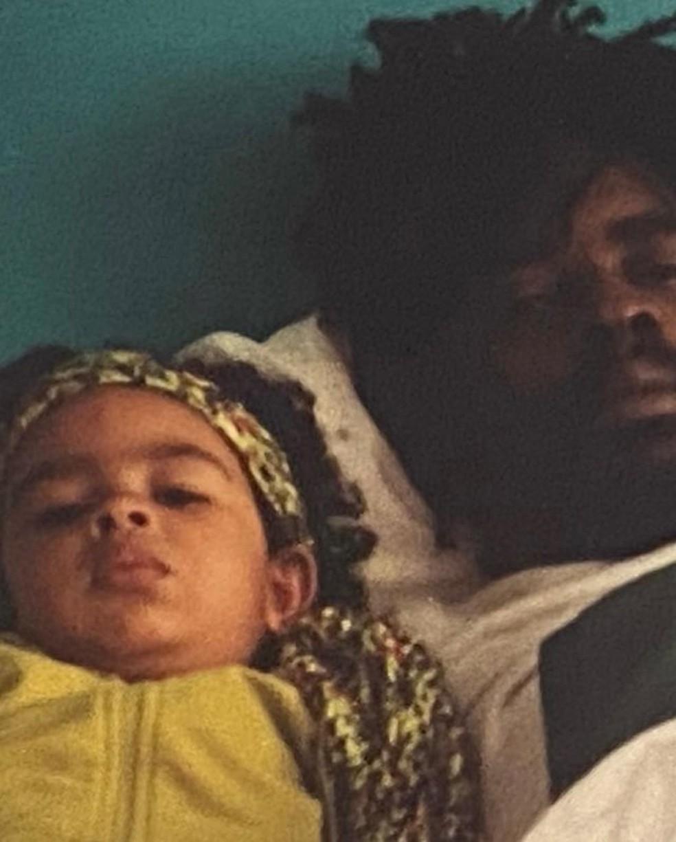 Seu Jorge celebra os 20 anos da filha com texto emocionante