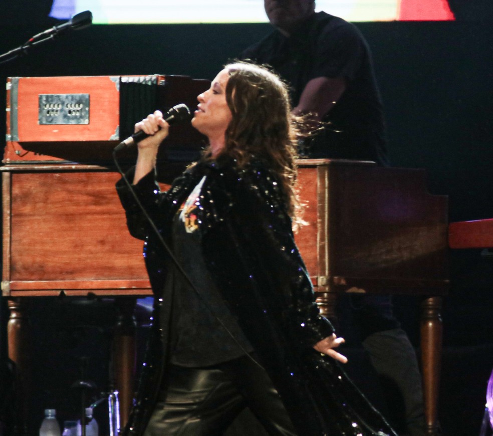 Alanis Morissette faz show único em São Paulo e celebra álbum histórico