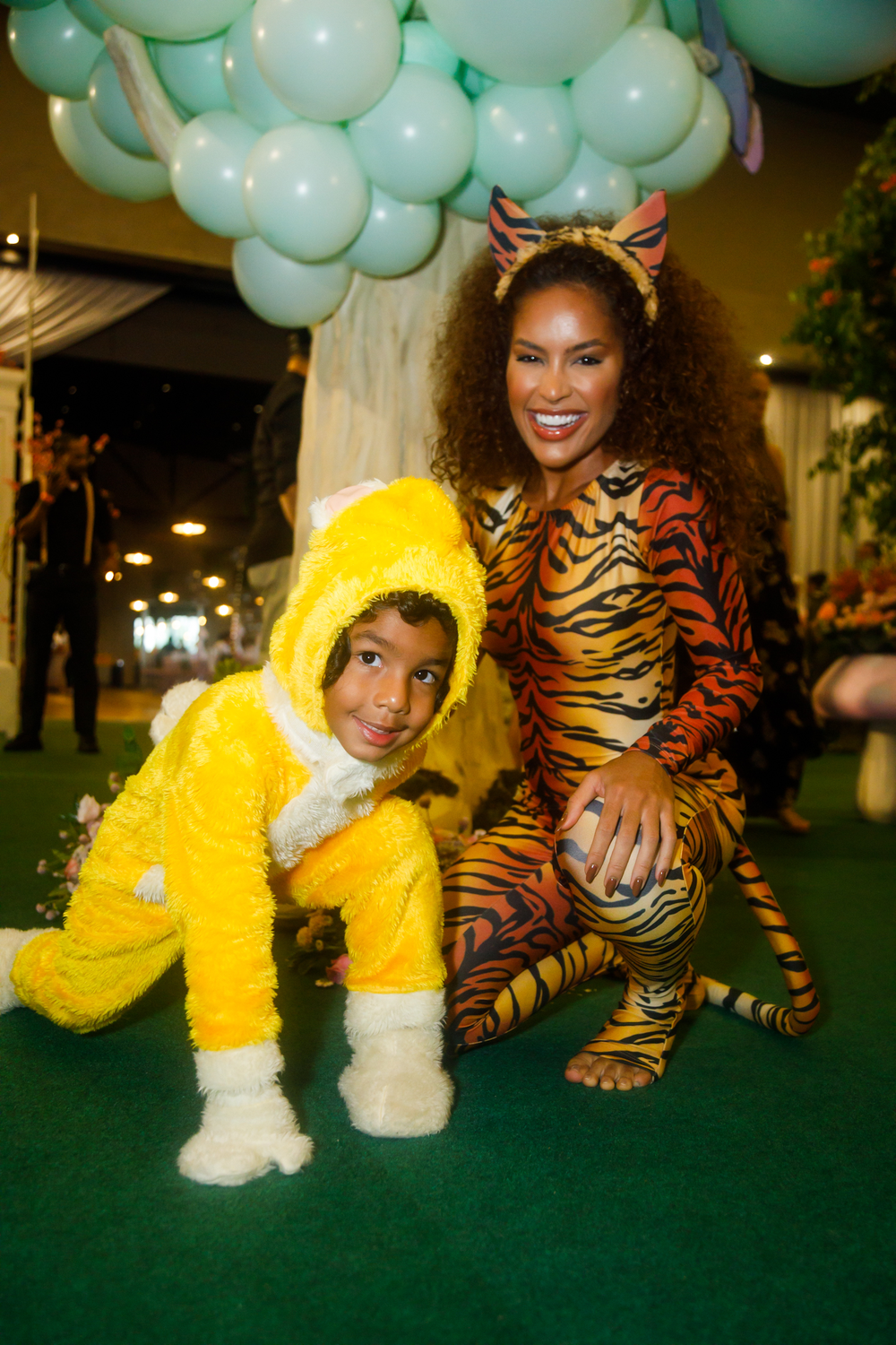 No Mundo da Lua: famosos curtem com os filhos o primeiro dia de festão ...