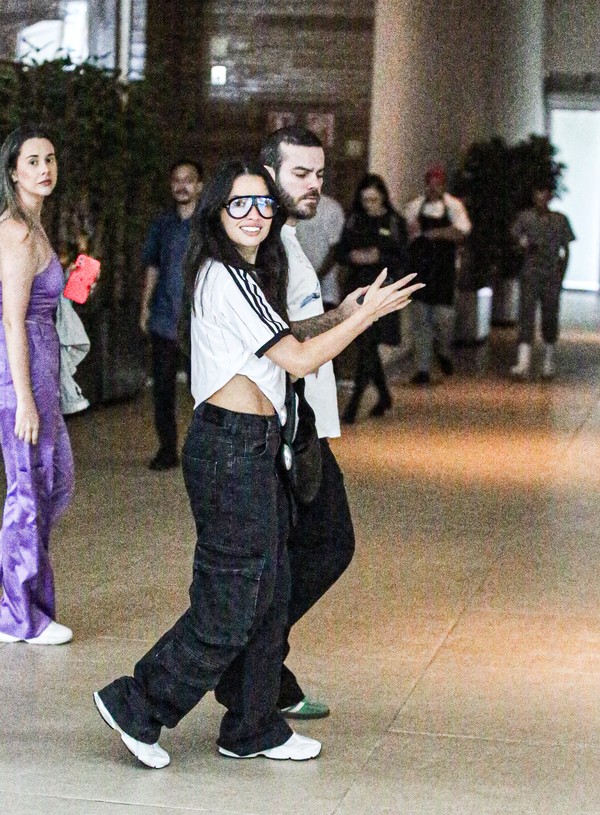 Juliette passeia em shopping do Rio de Janeiro com a mãe; fotos