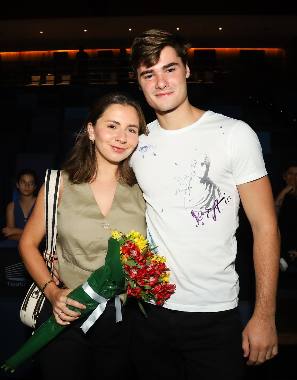 João Assunção recebe Fabio Assunção, mãe, namorada e irmã em estreia no ...