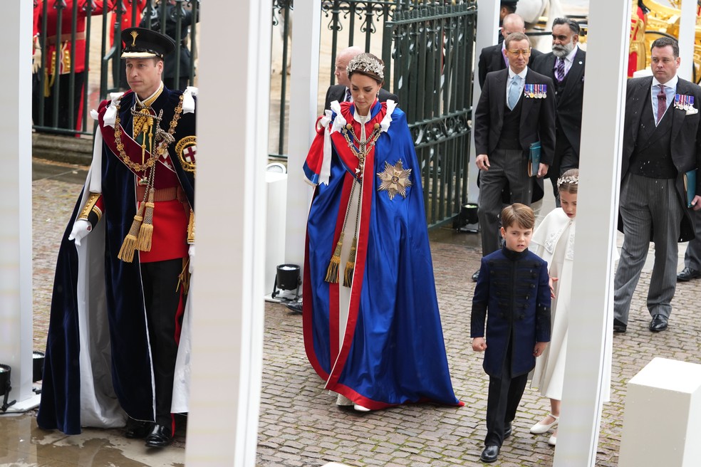 Rica Benozzati comenta os looks do rainha Camilla e Kate Middleton na ...