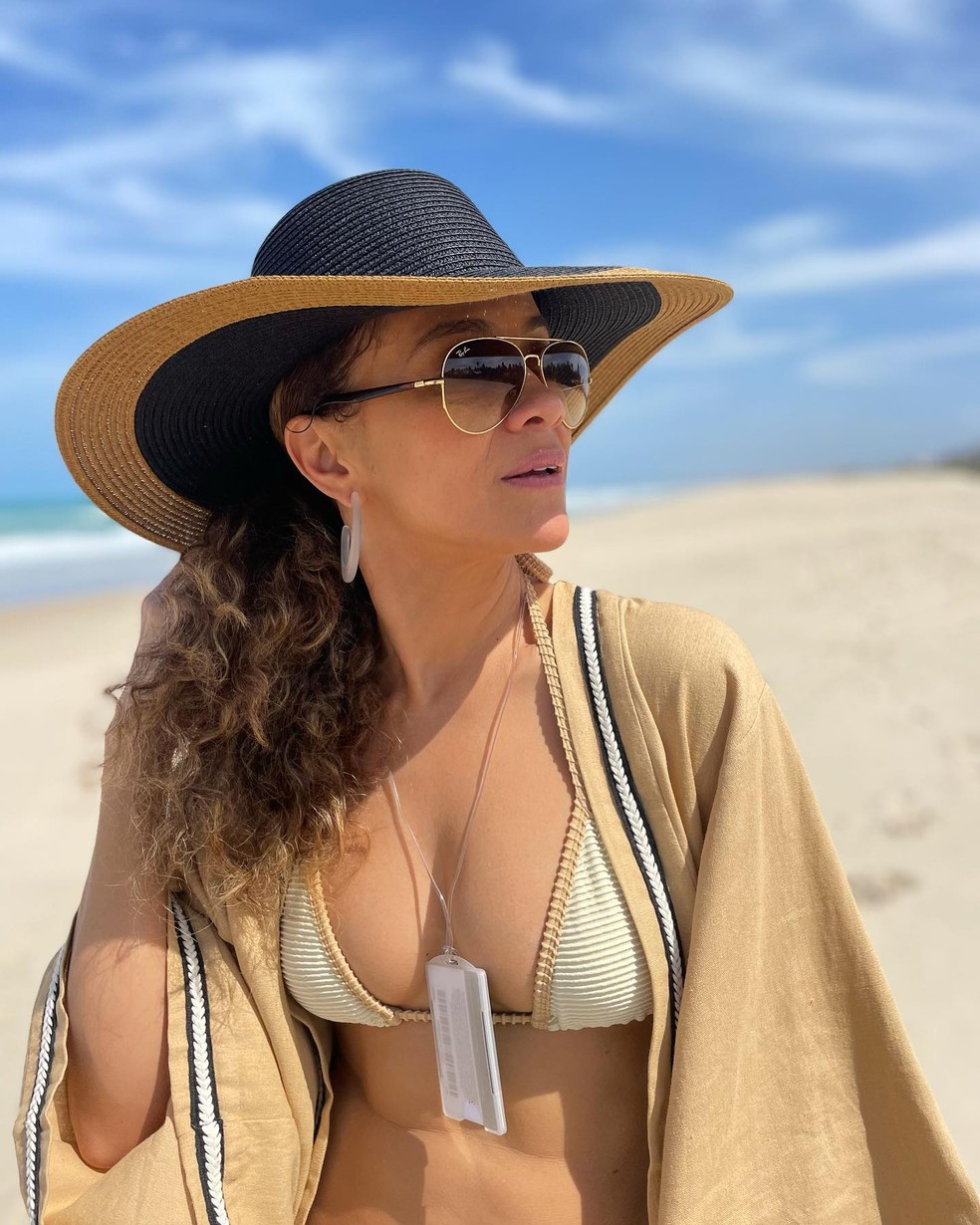 Aline Borges posa de biquíni durante viagem em família: “Um descanso merecido é necessário”