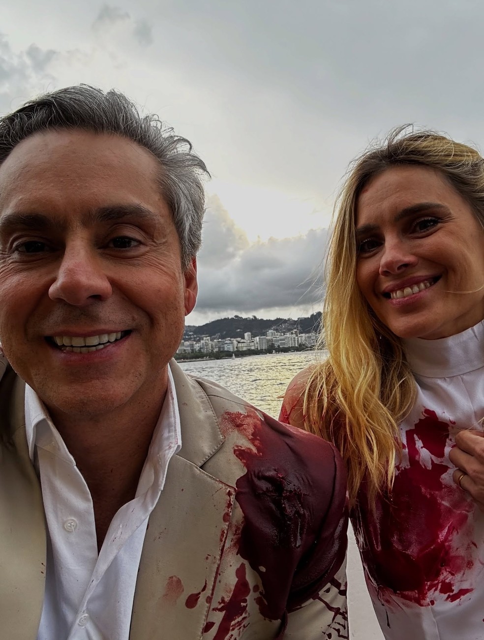Alexandre Nero compartilha bastidores de 'Vale Tudo' todo 'ensanguentado'