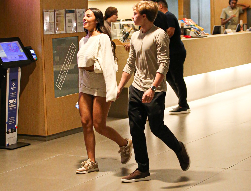 Benício Huck, filho de Luciano e Angélica, faz passeio romântico com a ...