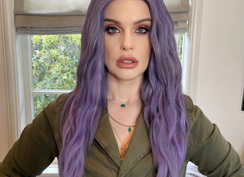 Kelly Osbourne mostra silhueta mais sequinha quatro meses após dar à luz