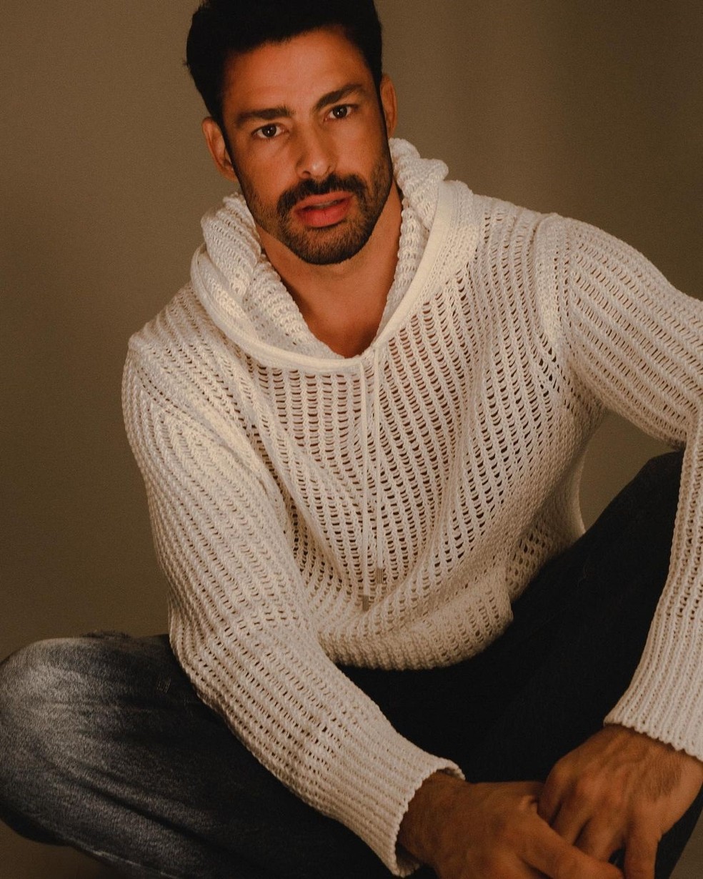 Cauã Reymond avalia sucesso na TV e revela cuidados após os 40 ...