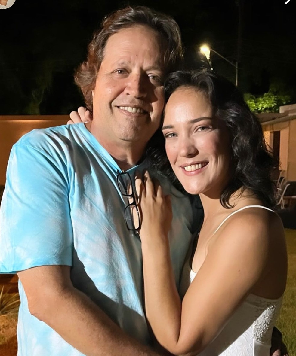 Adriana Birolli se empolga em almoço antes de casamento e tem que repor ...