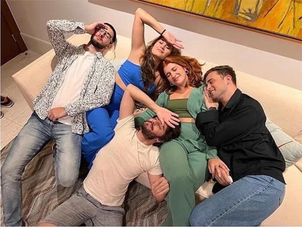 William Bonner reúne a família para comemorar aniversário dos trigêmeos