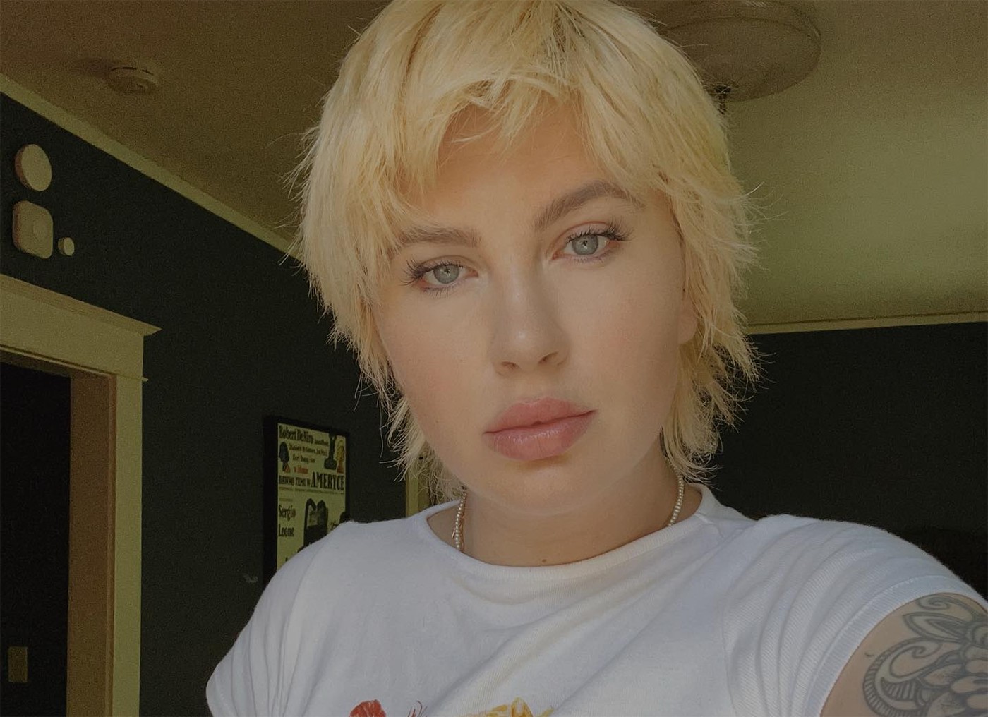 Após dar à luz, filha de Alec Baldwin desabafa sobre haters e internet ...