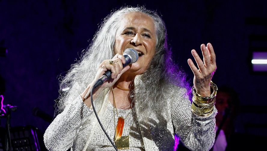 Maria Bethânia reúne famosos de várias gerações em show no Rio; veja fotos