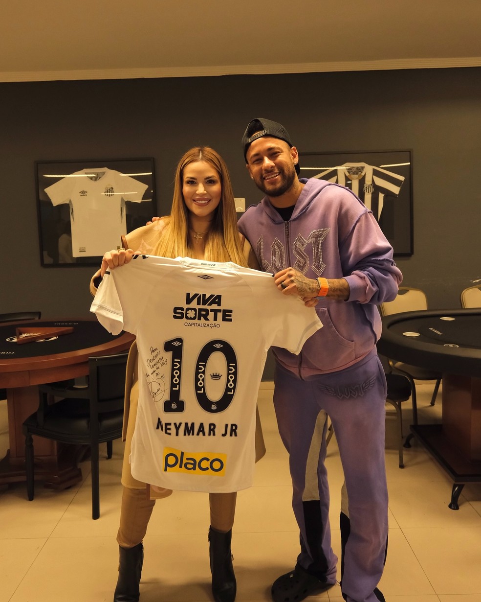 Deolane e Neymar se encontram e web lembra MC Kevin, que tinha tattoo ...