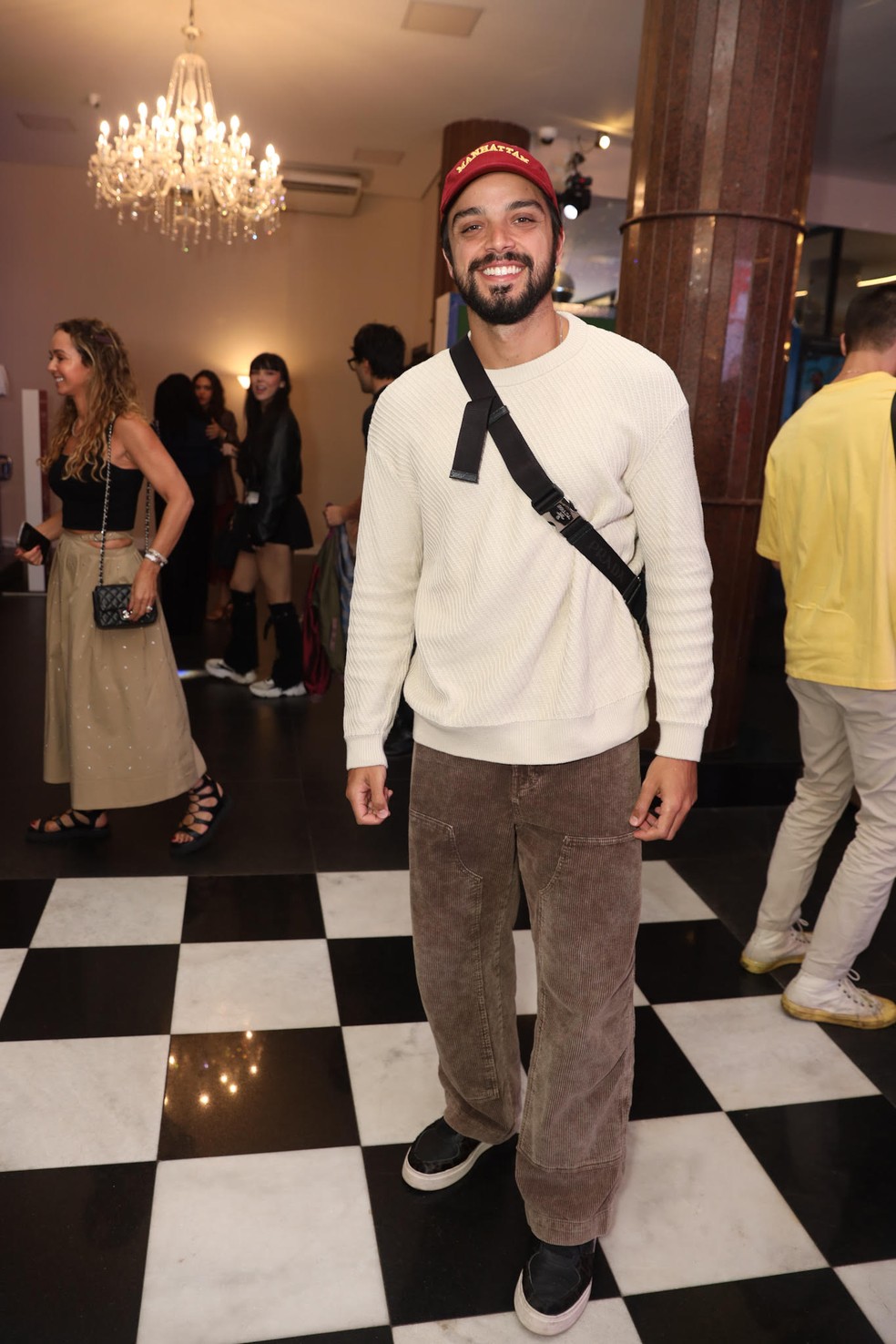 Famosos prestigiam estreia VIP de musical 'Querido Evan Hansen' em SP