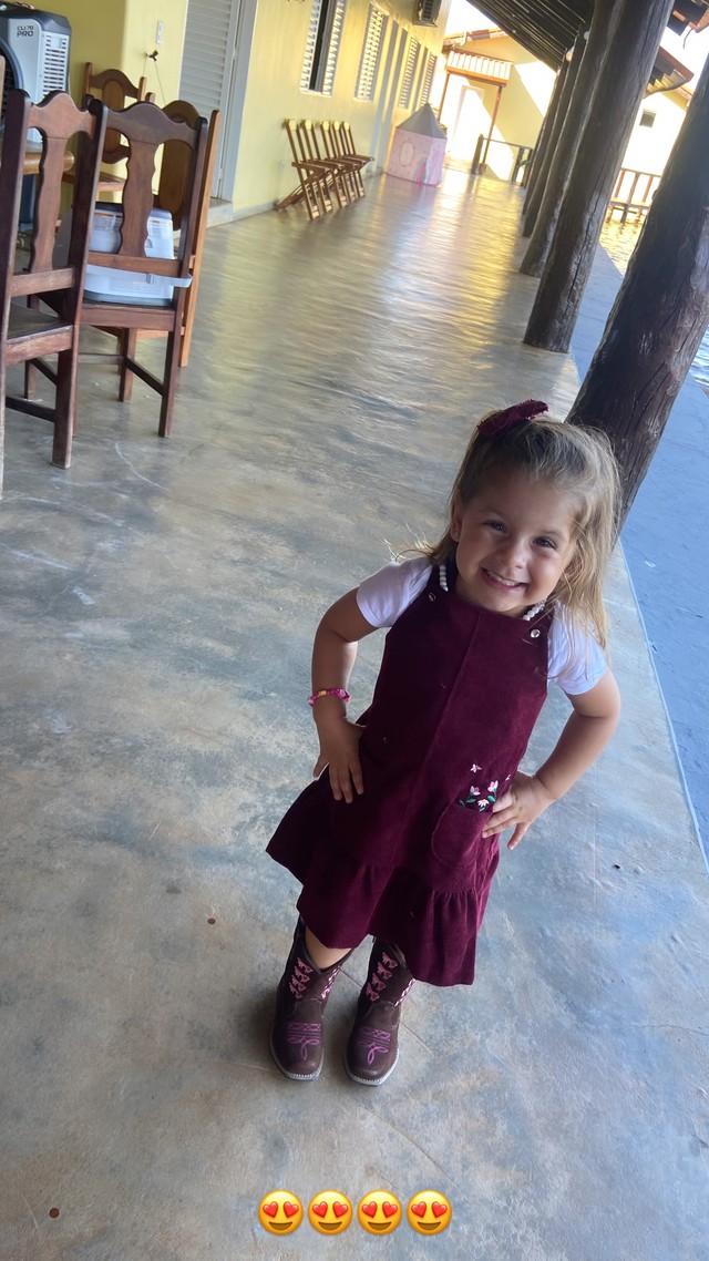 Jéssica Beatriz mostra farra dos netos de Leonardo em praia artificial ...