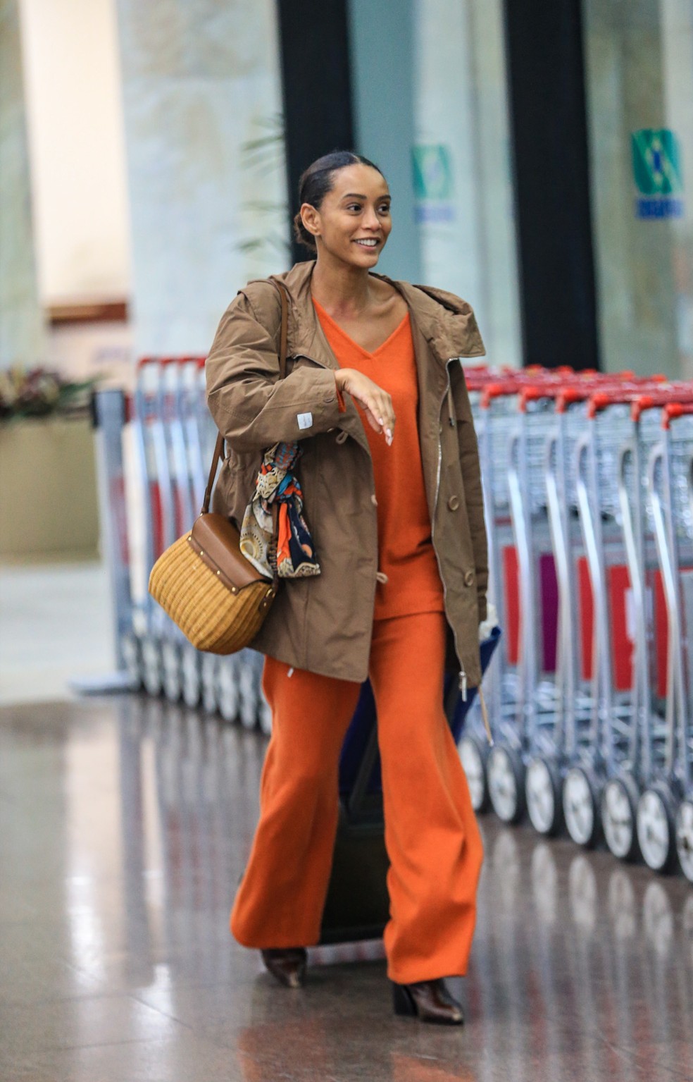Taís Araujo volta ao Rio após visita a restaurante de Luísa Sonza e ...
