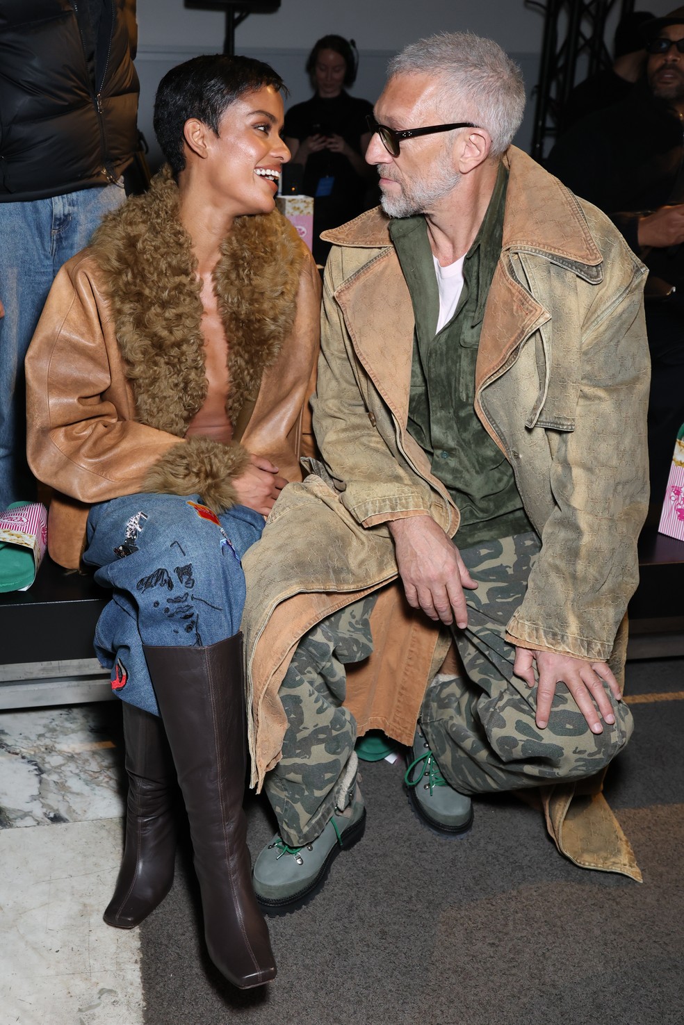 Vincent Cassel e esposa brasileira, Narah Baptista, combinam looks na ...