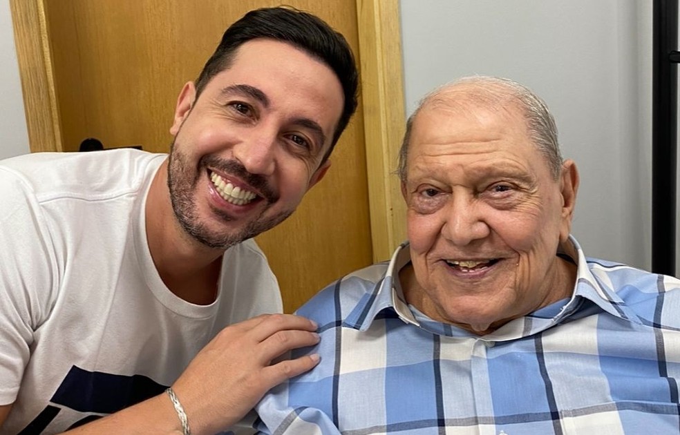 Famosos lamentam a morte de Ary Toledo