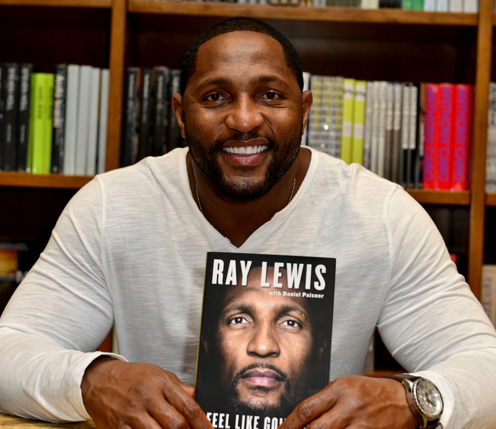 Morre o filho de 28 anos de Ray Lewis, ex-astro do futebol americano