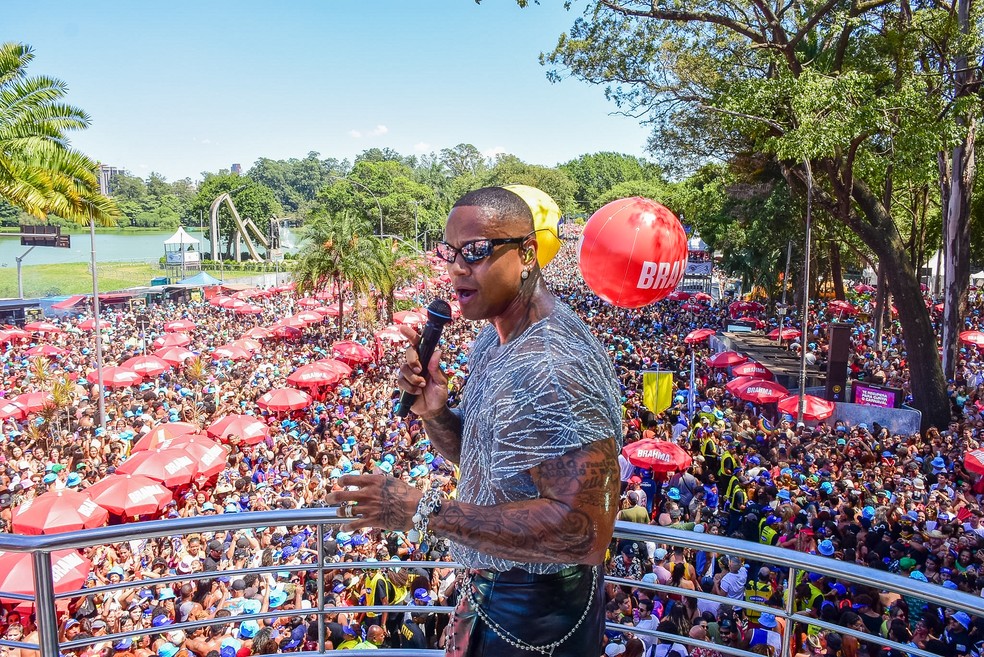 Léo Santana se emociona após puxar bloco em SP: 'Em êxtase com o que vivi'