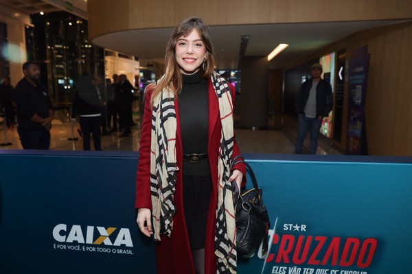 José Loreto, Carol Castro e elenco lançam série 'Jogo Cruzado' em São Paulo