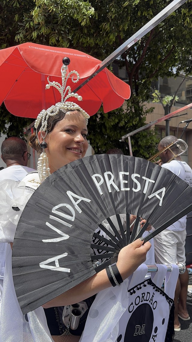 Leandra Leal faz campanha por Fernanda Torres no Oscar em fantasia do ...