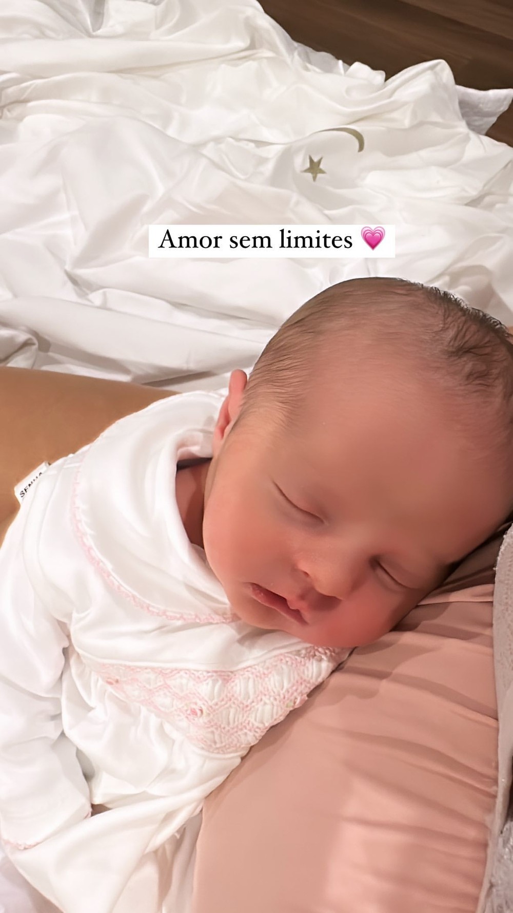 Carol Dias posta primeira foto de Sarah, sua caçula com Kaká: 'Amor sem ...