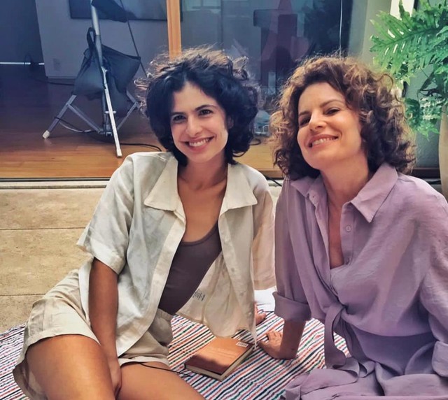 Julia Anquier, filha de Debora Bloch, vai com a namorada ao Festival do Rio