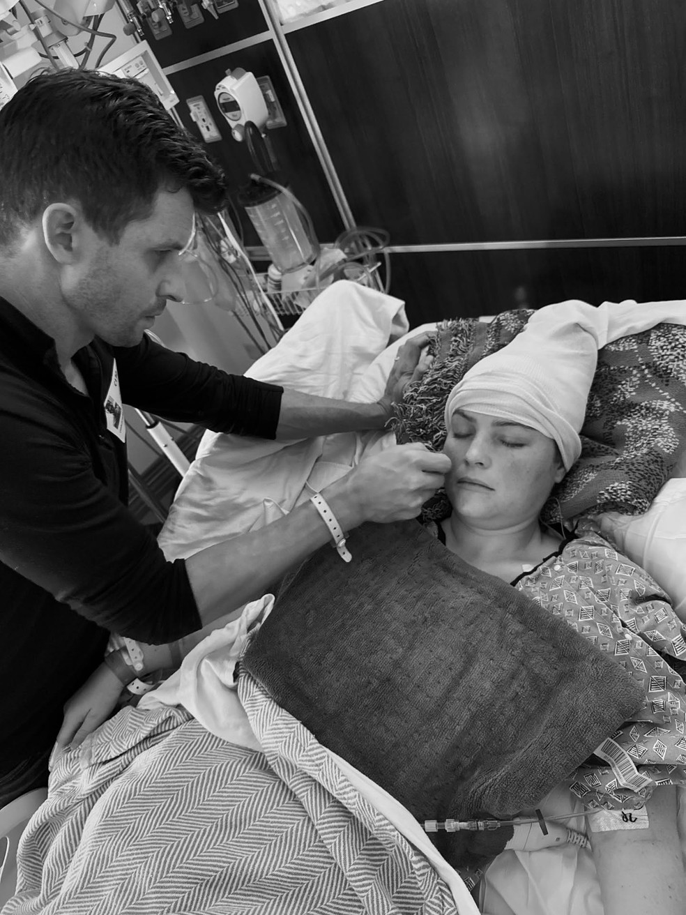 Ex-estrela de reality está em estado grave após dar à luz sétimo filho ...