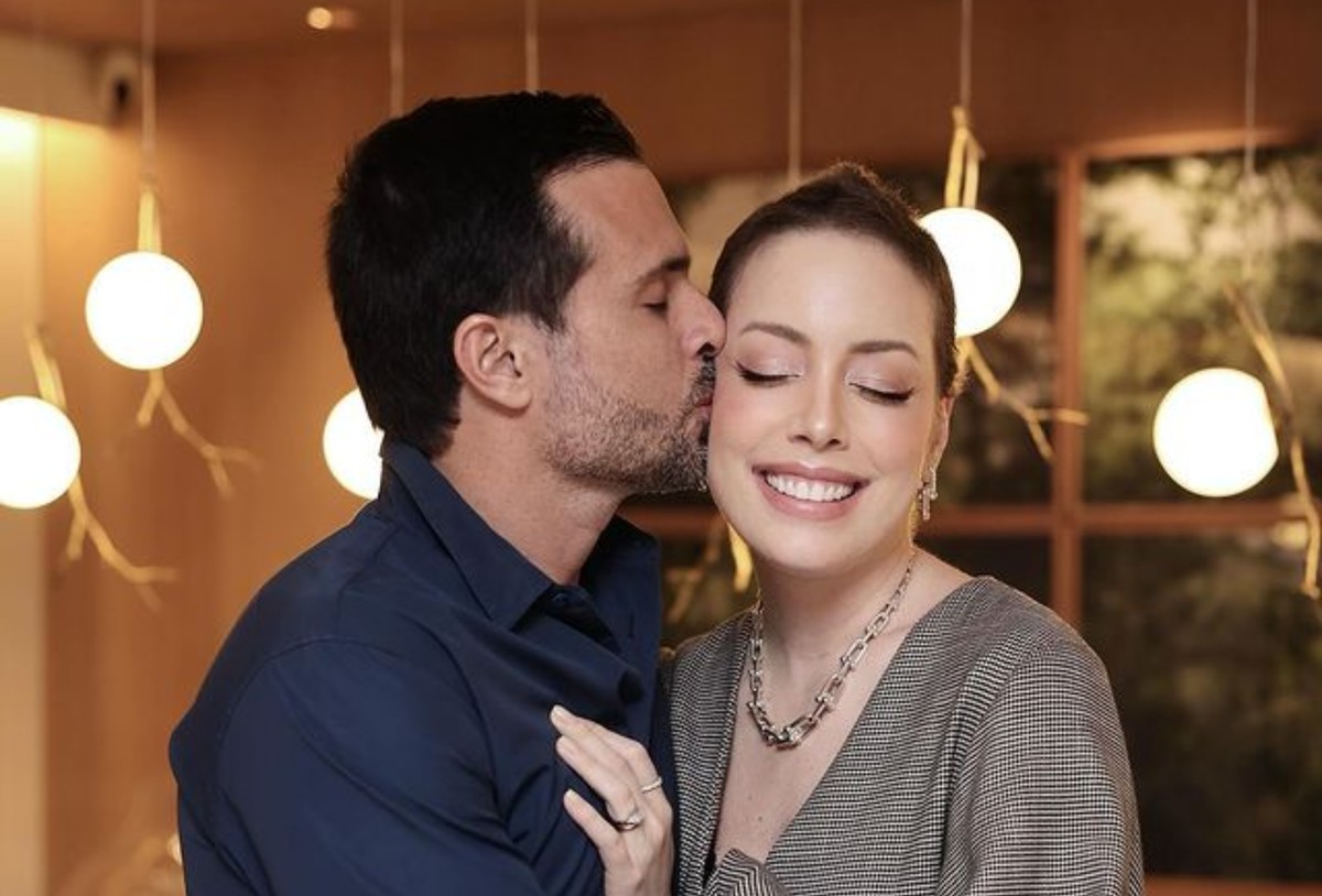 Fabiana Justus curte 'vale night' com o marido para comemorar aniversário