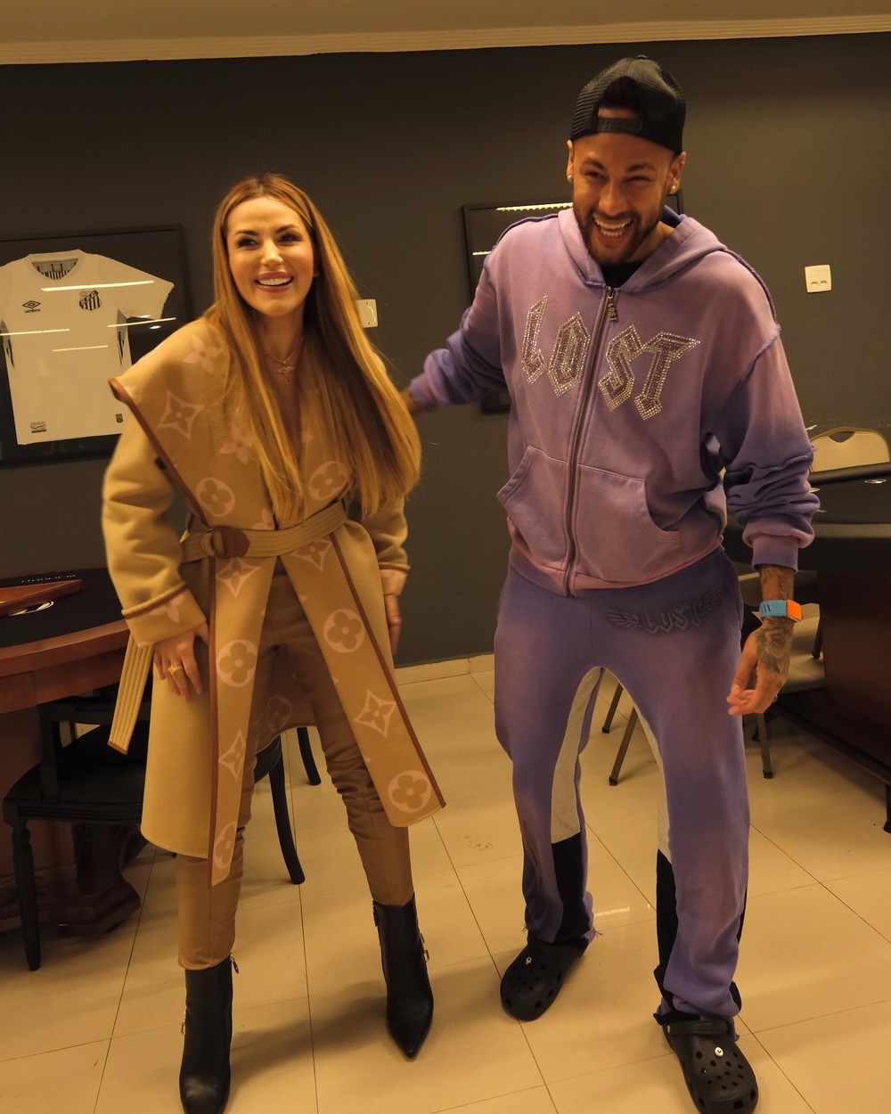 Deolane e Neymar se encontram e web lembra MC Kevin, que tinha tattoo ...