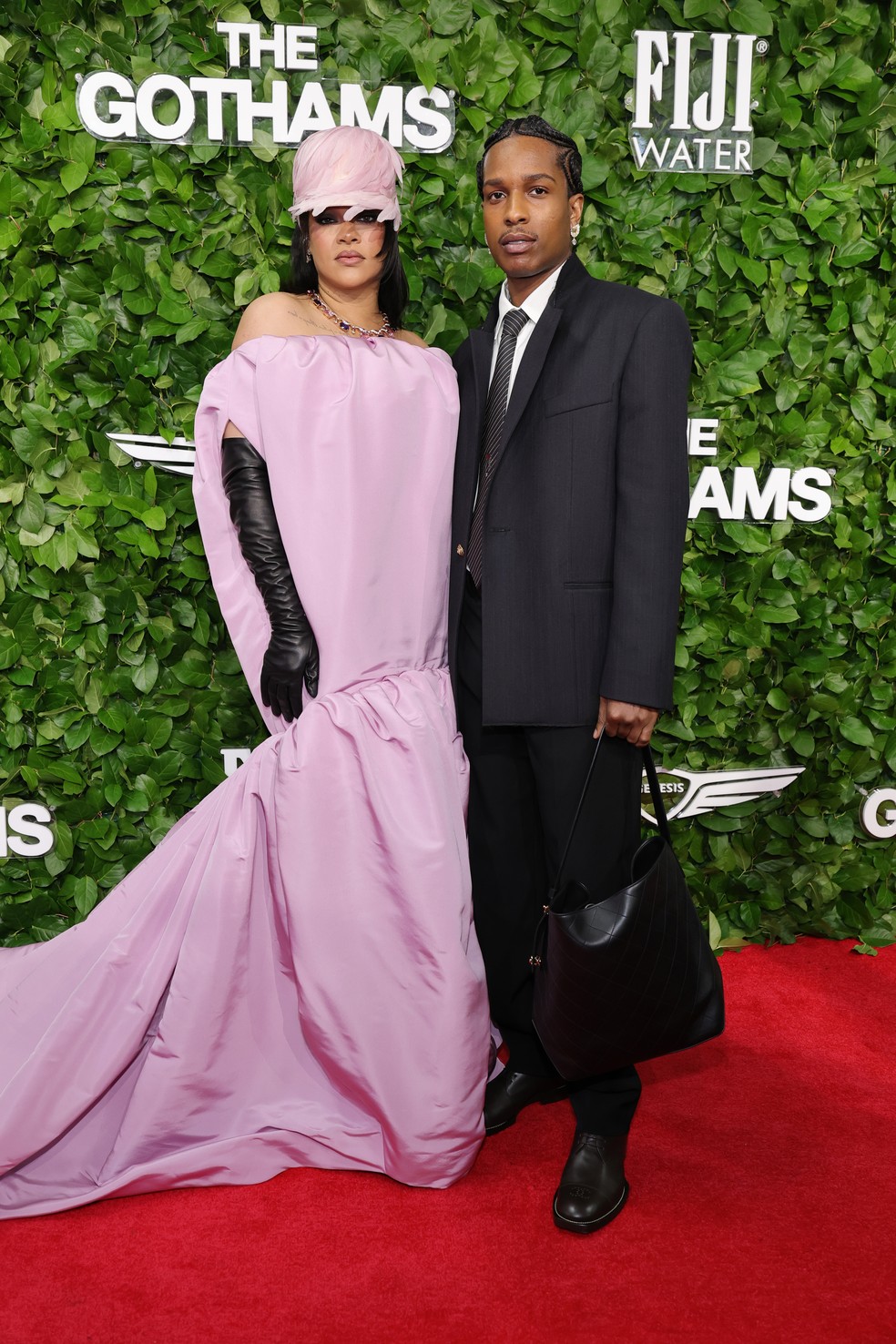 Rihanna e A$AP Rocky marcam presença em evento de gala após a chegada ...