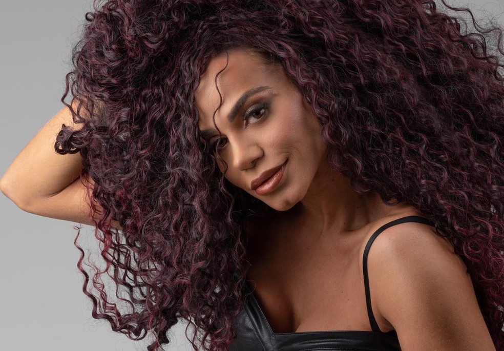 Rainha de bateria da Vila Maria, Savia David conta como mantém a forma ...