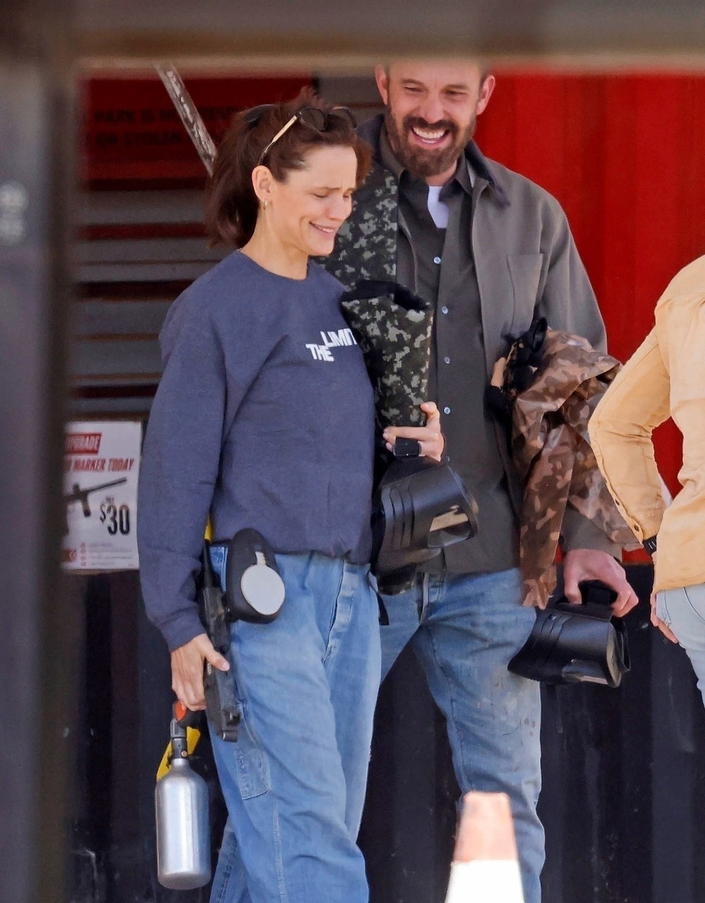 Ben Affleck é clicado em partida de paintball com a ex-mulher Jennifer ...