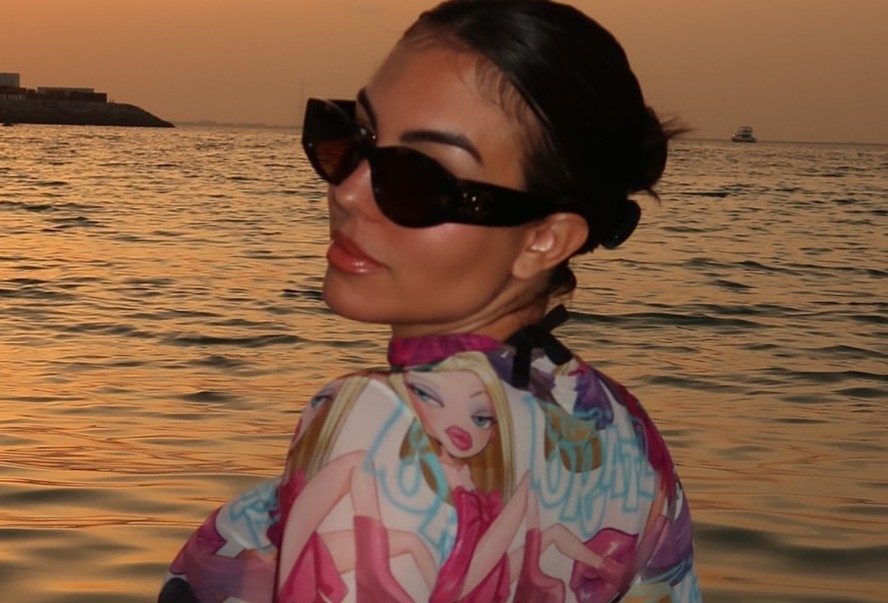 Georgina Rodríguez agita web com fotos de biquíni e exibir marquinha; veja