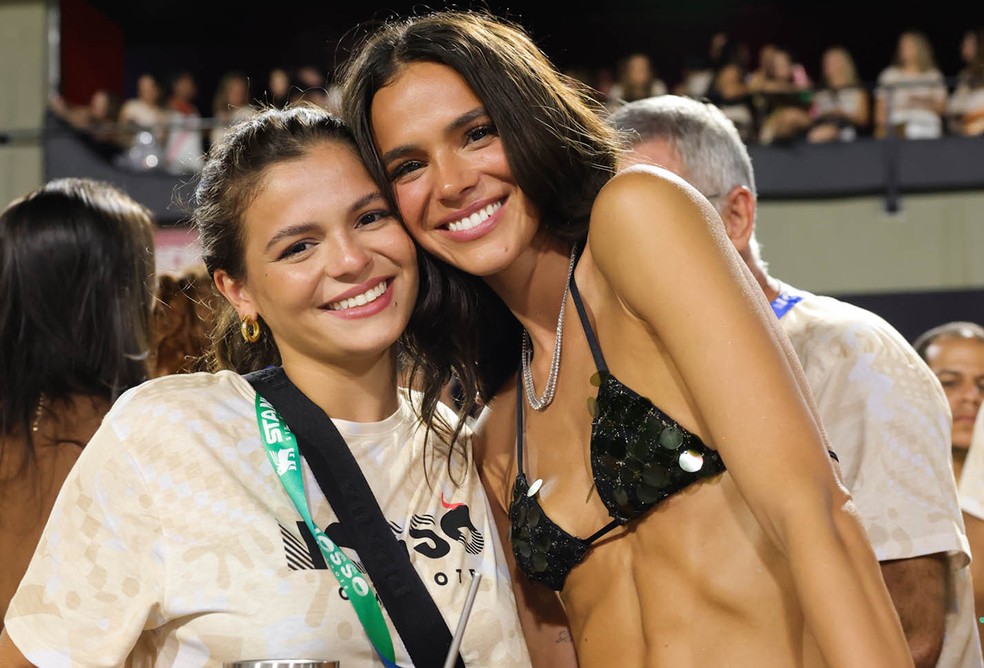 Com irmã de Bruna Marquezine, Sasha Meneghel tieta o marido, João Lucas