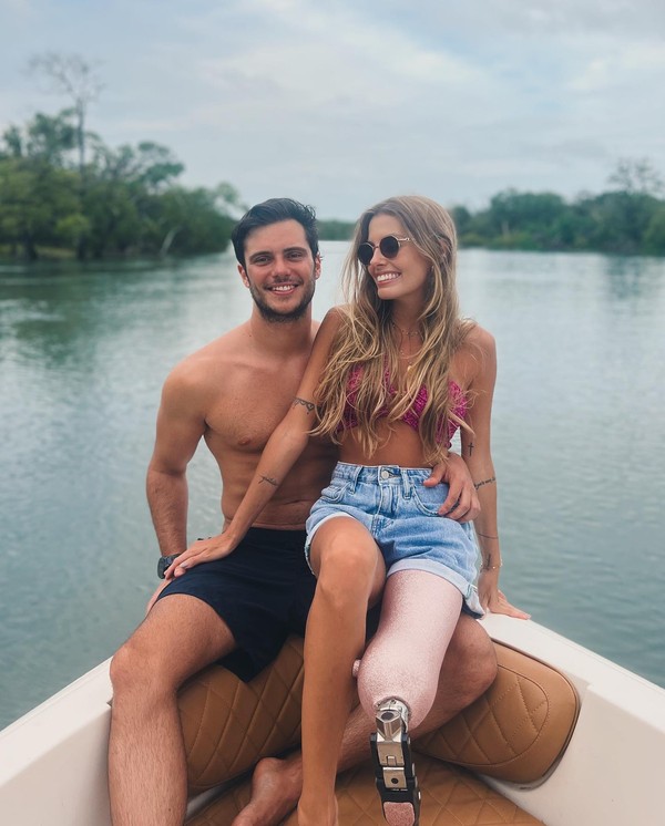 Paola Antonini se declara ao namorado: 'Tão feliz com você!'