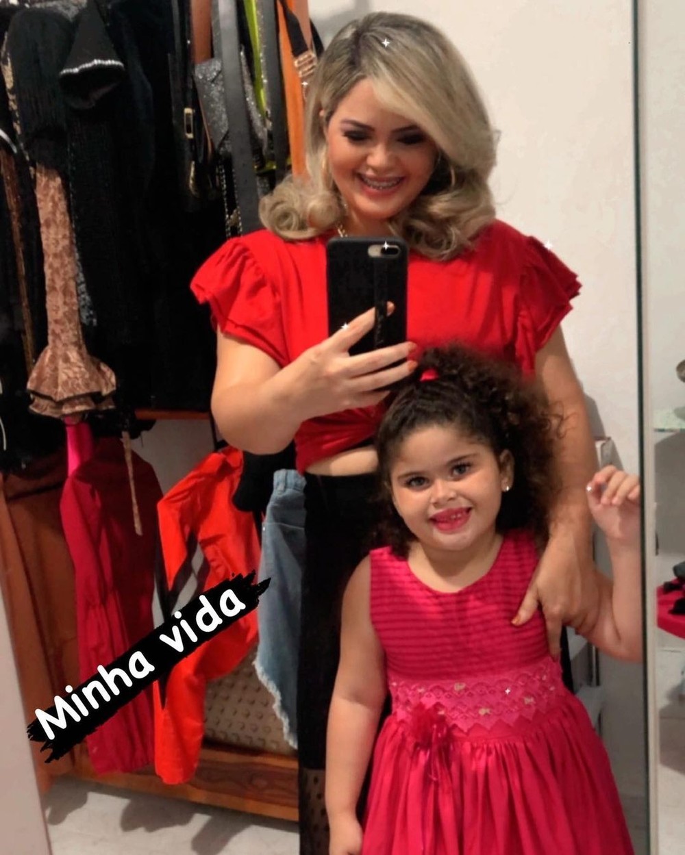 Quem era Dani Li, cantora que morreu aos 42 anos após sofrer ...