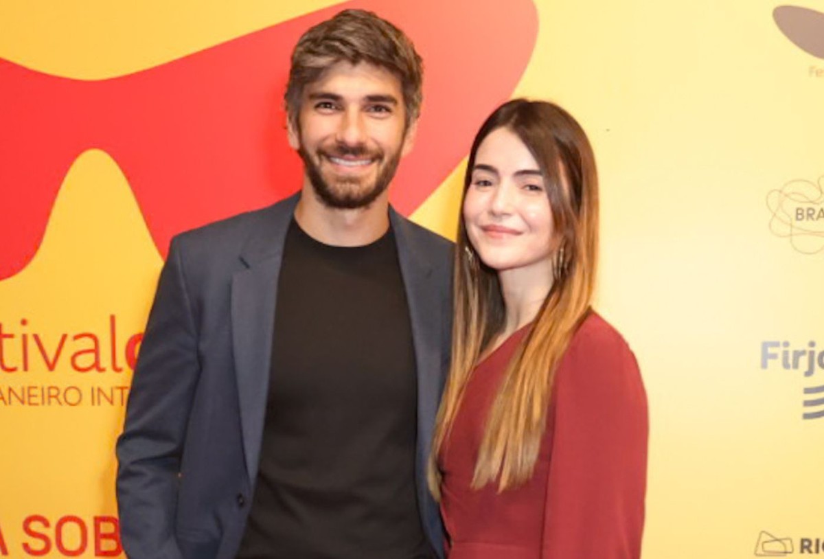 Hugo Moura e namorada marcam presença no tapete vermelho da 27ª edição ...