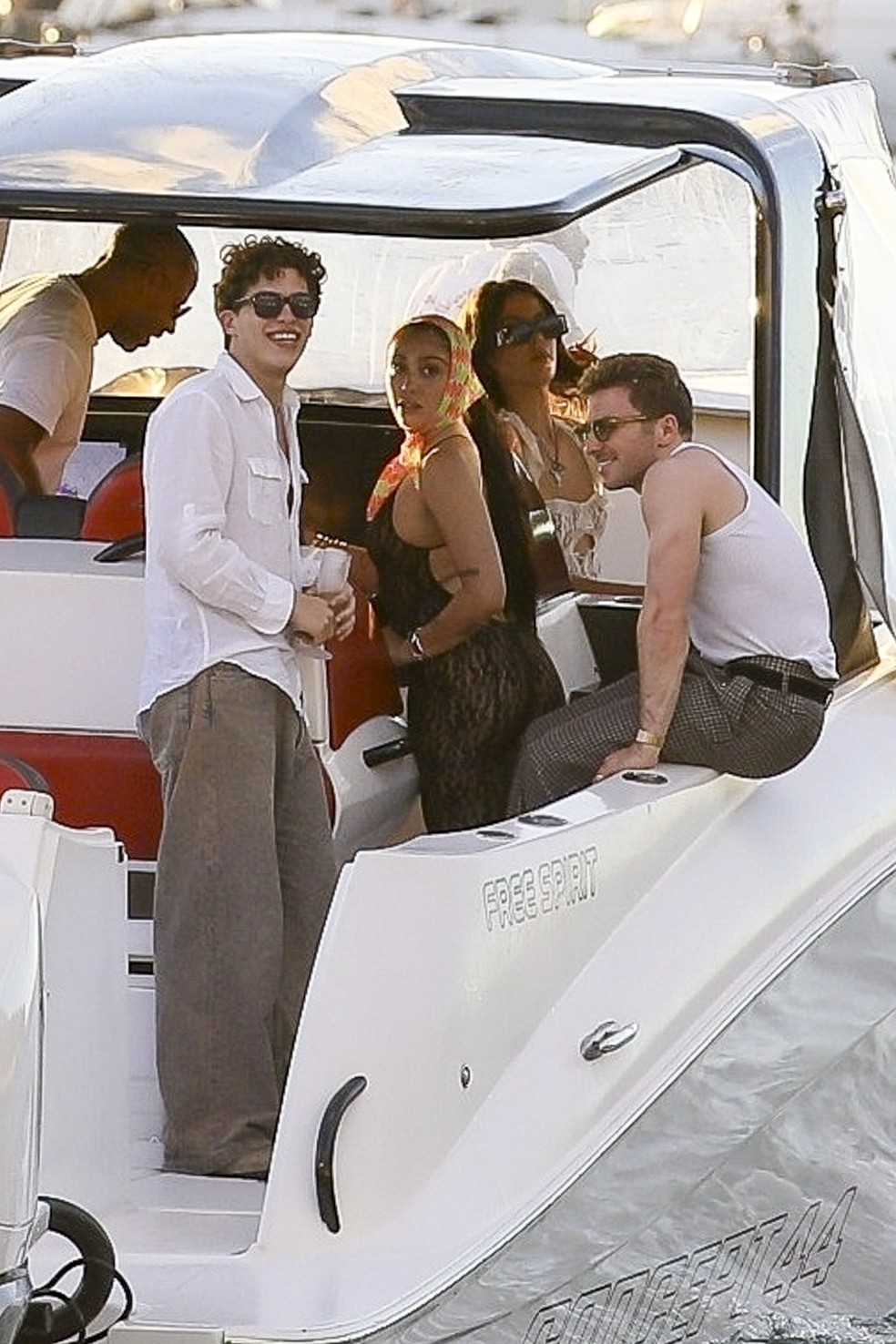 Filhos de Madonna, Lourdes Leon e Rocco passeiam de barco no Caribe