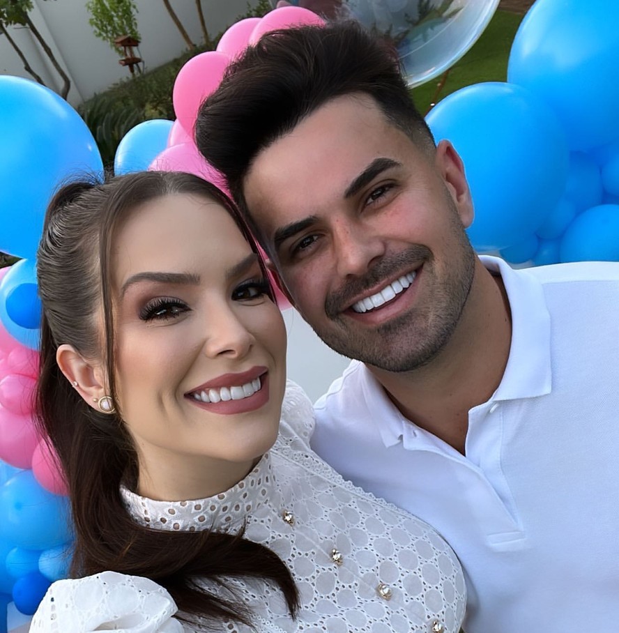 Ex-Miss Brasil Débora Lyra e cantor Gabriel Gava anunciam sexo do ...