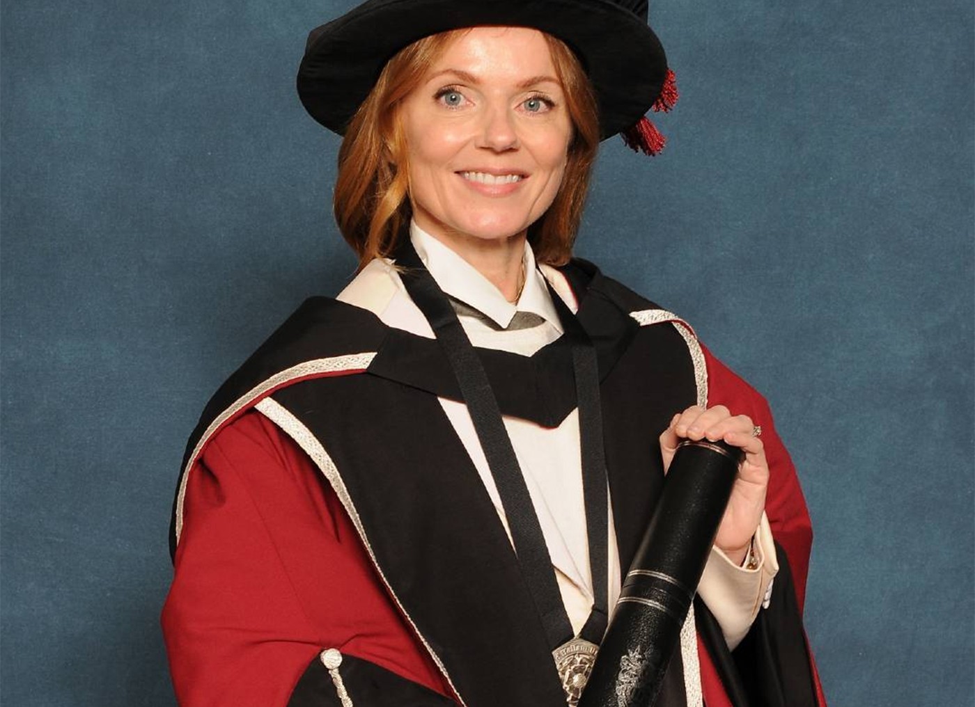 Geri Halliwell, das Spice Girls, recebe doutorado honorário no Reino Unido