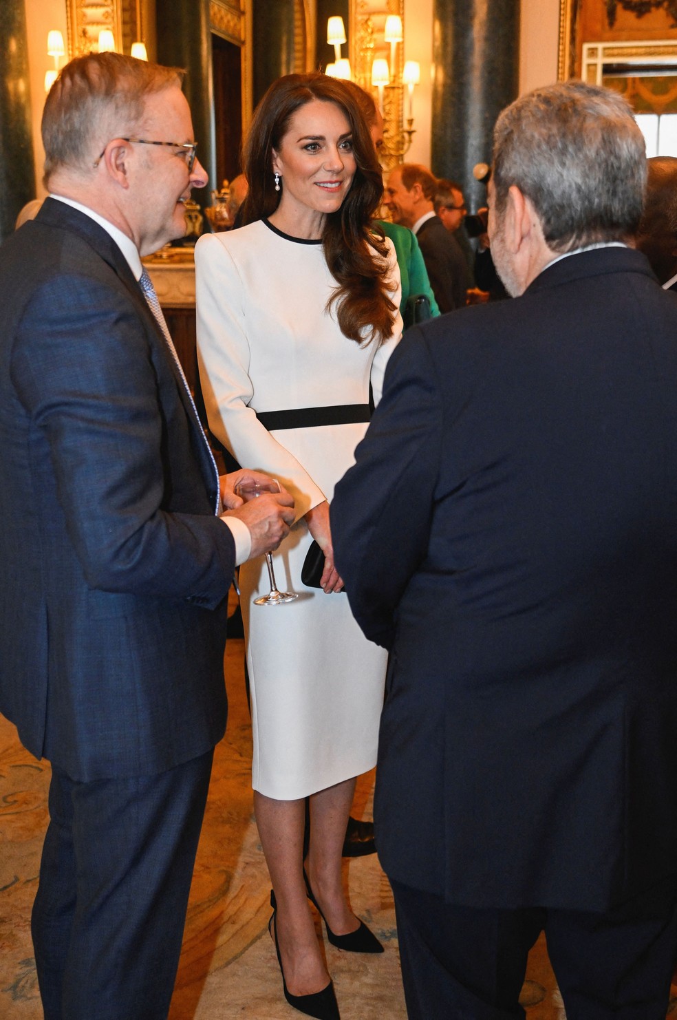 Kate Middleton usa vestido repetido em primeiro compromisso oficial ...