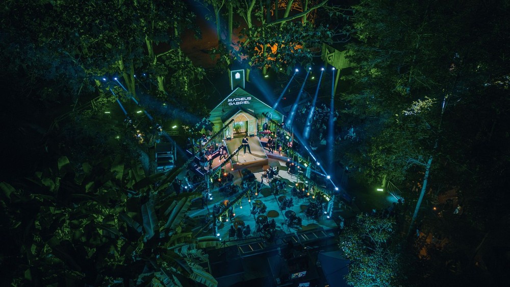 Matheus Gabriel grava segundo DVD ao vivo em Goiânia e ganha beijo de ...