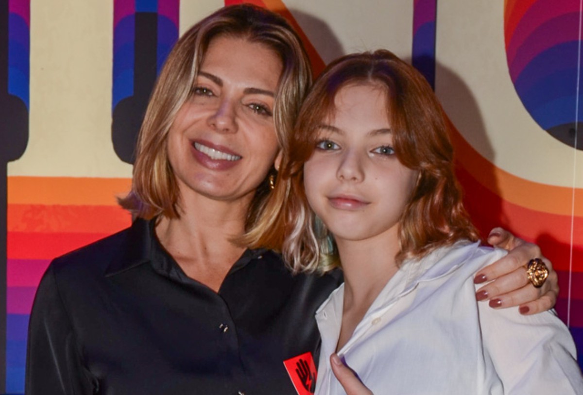 Sheila Mello faz aparição rara ao lado da filha e semelhança impressiona