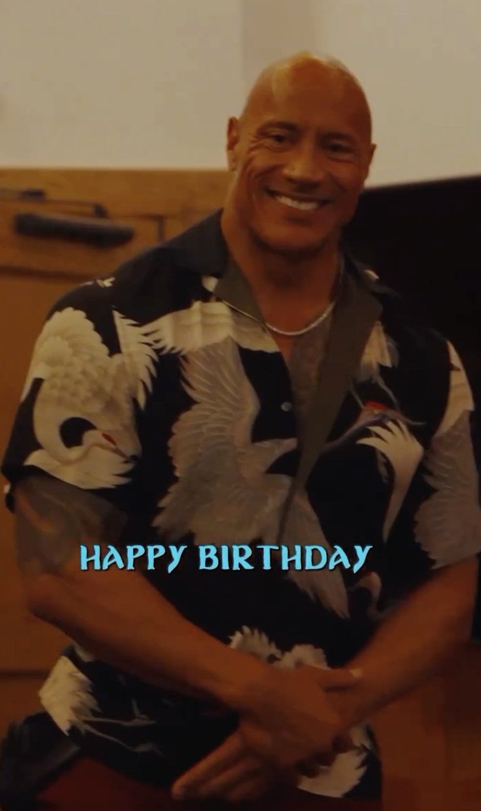 The Rock ganha festa surpresa com tema 'Moana', e se emociona