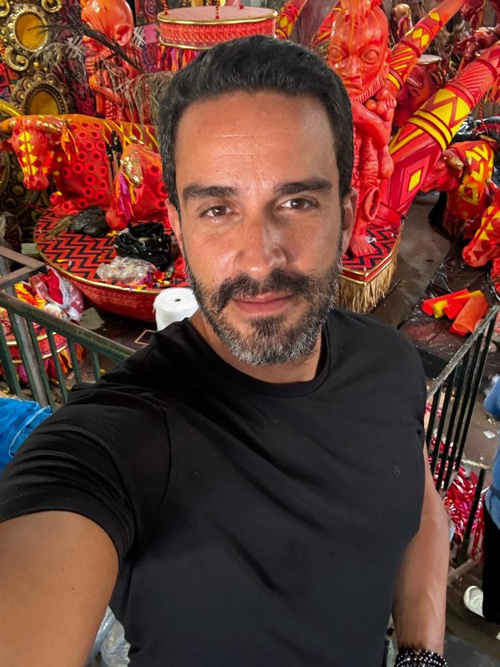 JP Vergueiro conta como tem se preparado para ancorar desfiles da Série ...